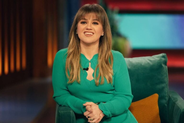 Kelly Clarkson Conquers Whitney Houston’s Most Impossible Ballad, Hits ...