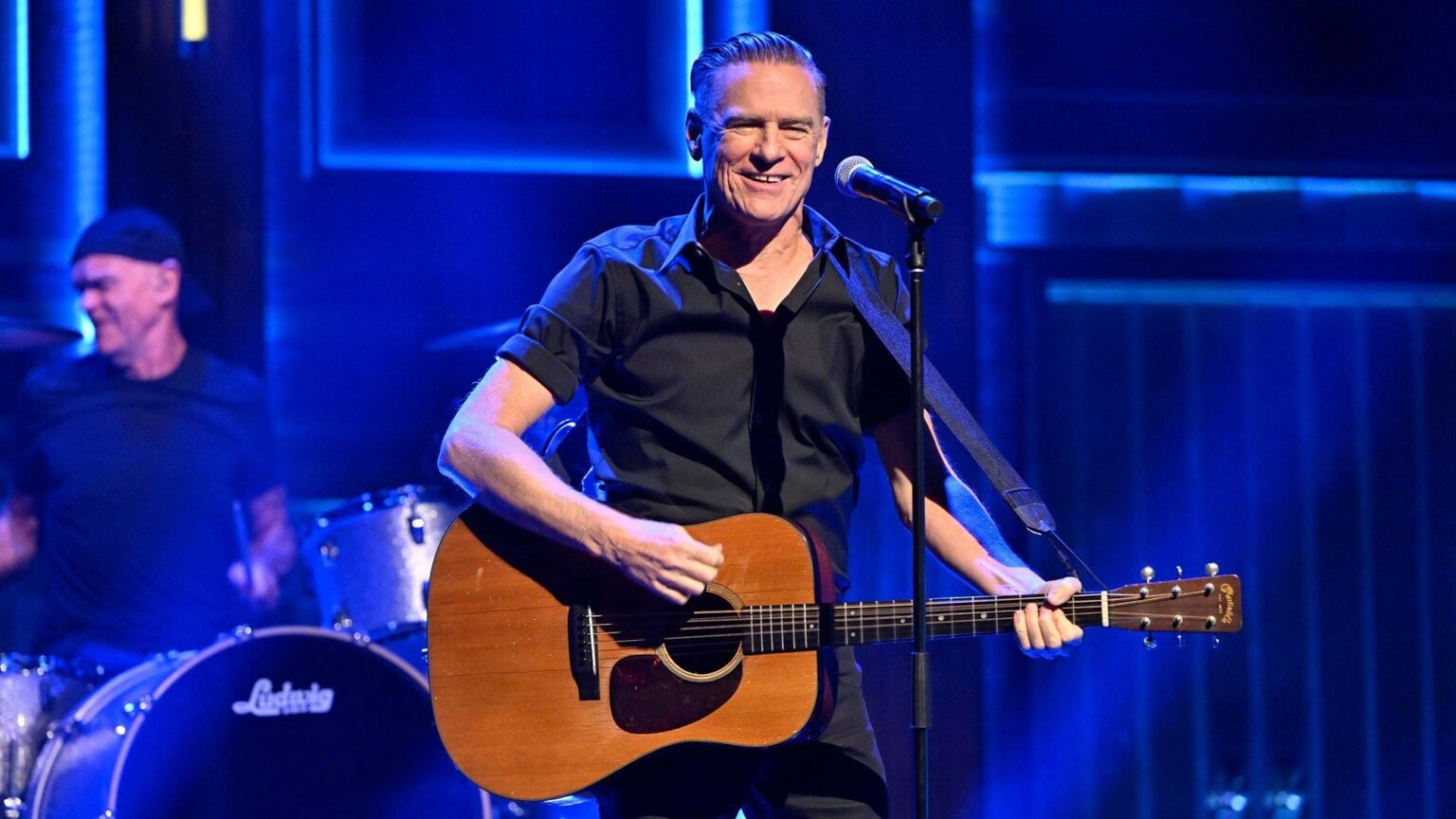 Watch Drunk fan rushes the stage at Bryan Adams concert in Salt Lake ...